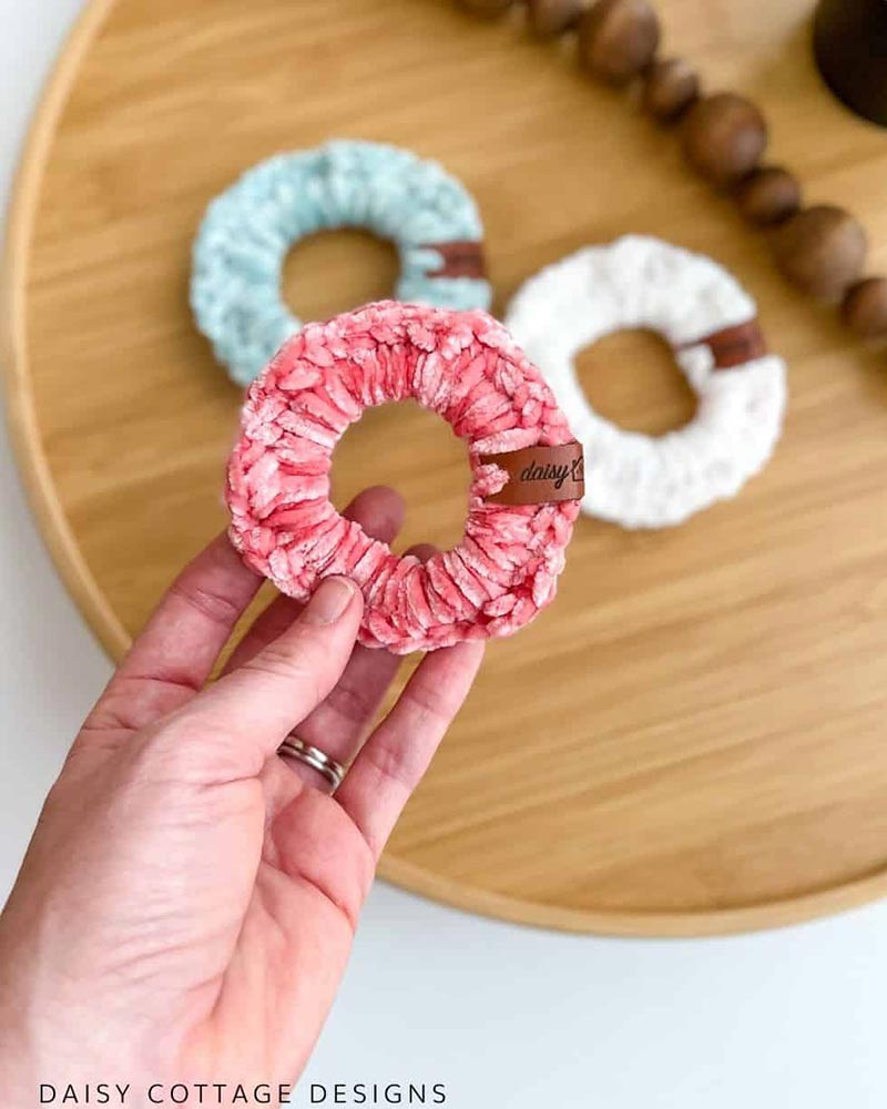 25 Easy Crochet Scrunchie Patterns • Made From Yarn