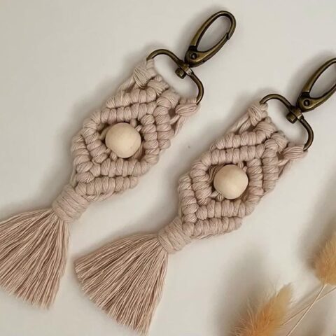 22 Creative Macrame Keychain Projects • Made From Yarn